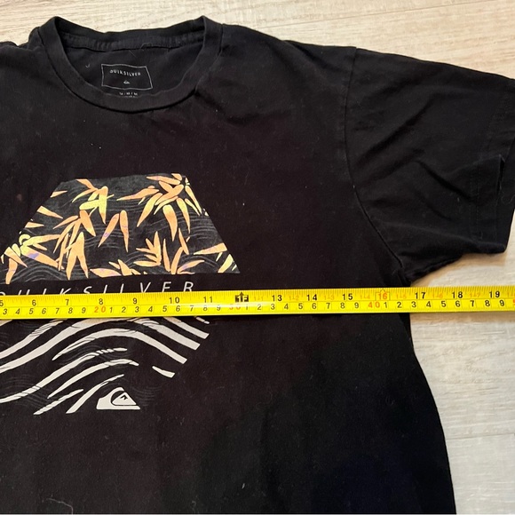Quiksilver | Shirts | Quicksilver Graphic Tshirt Mens M Black Floral ...